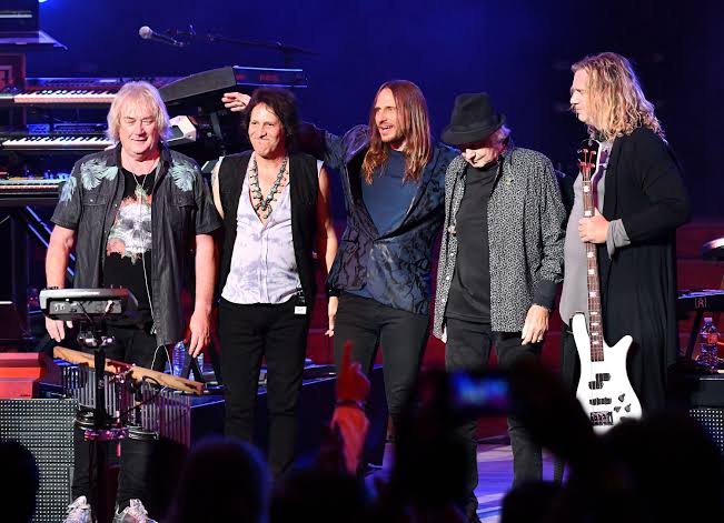 Breaking News: "YES" Band Announces Final World Tour – Dates and Cities ...